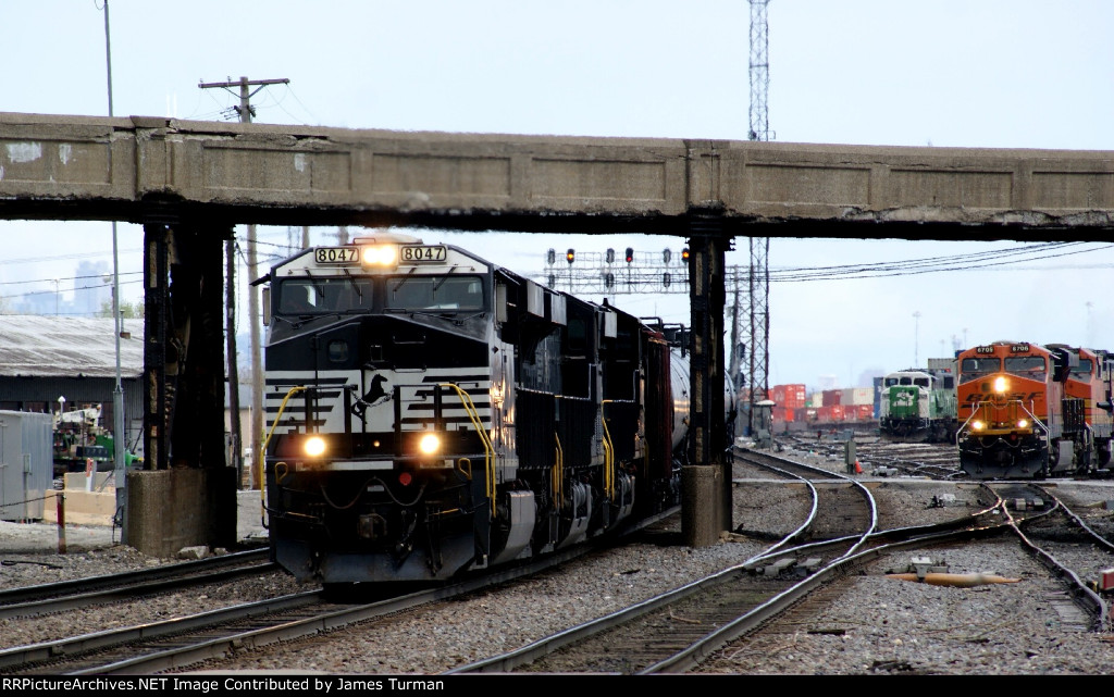NS 8047, & BNSF 6706